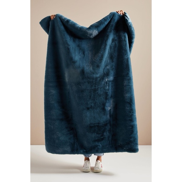 Anthropologie | Bedding | Anthropologie Faux Fur Throw Blanket Accent ...
